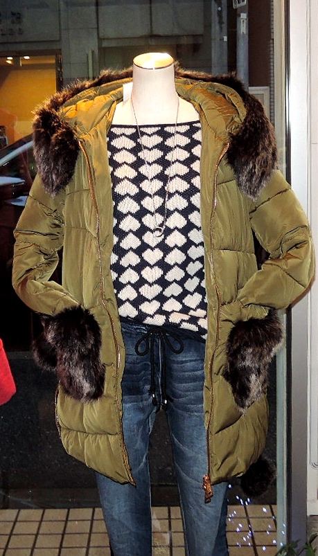 イタリア Moda piu ANNA のダウンコート＆フランス J&S MILLENIUM の迷彩ニットスペシャルプライスです ️ ...